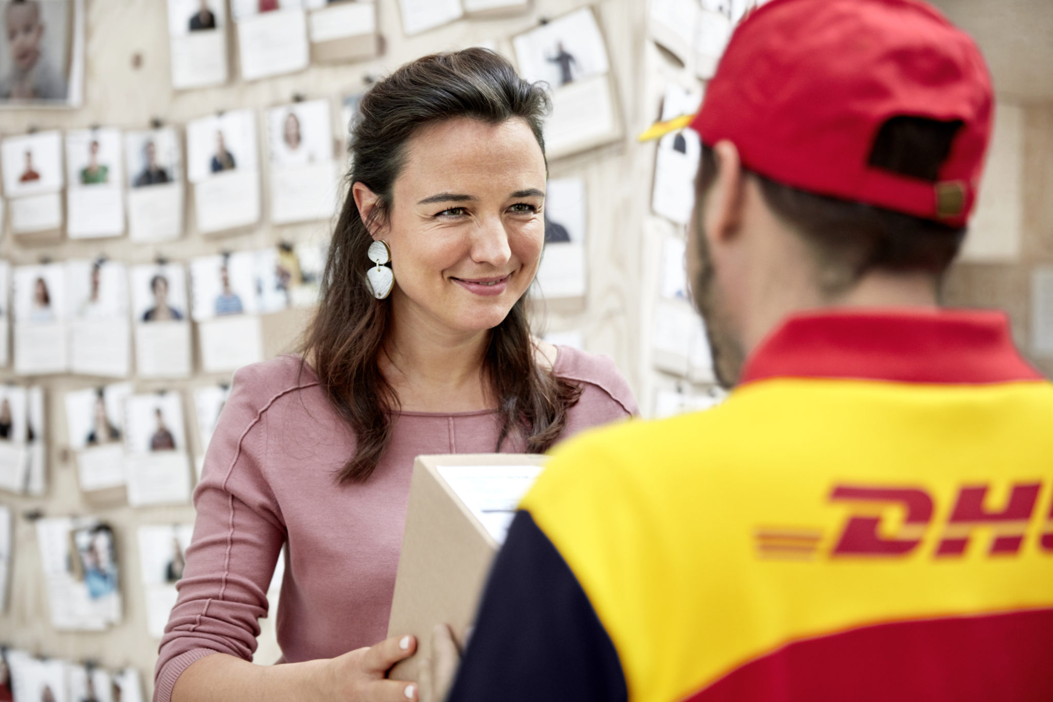DHL Express: Domestic & Worldwide Shipping for E-commerce Stores