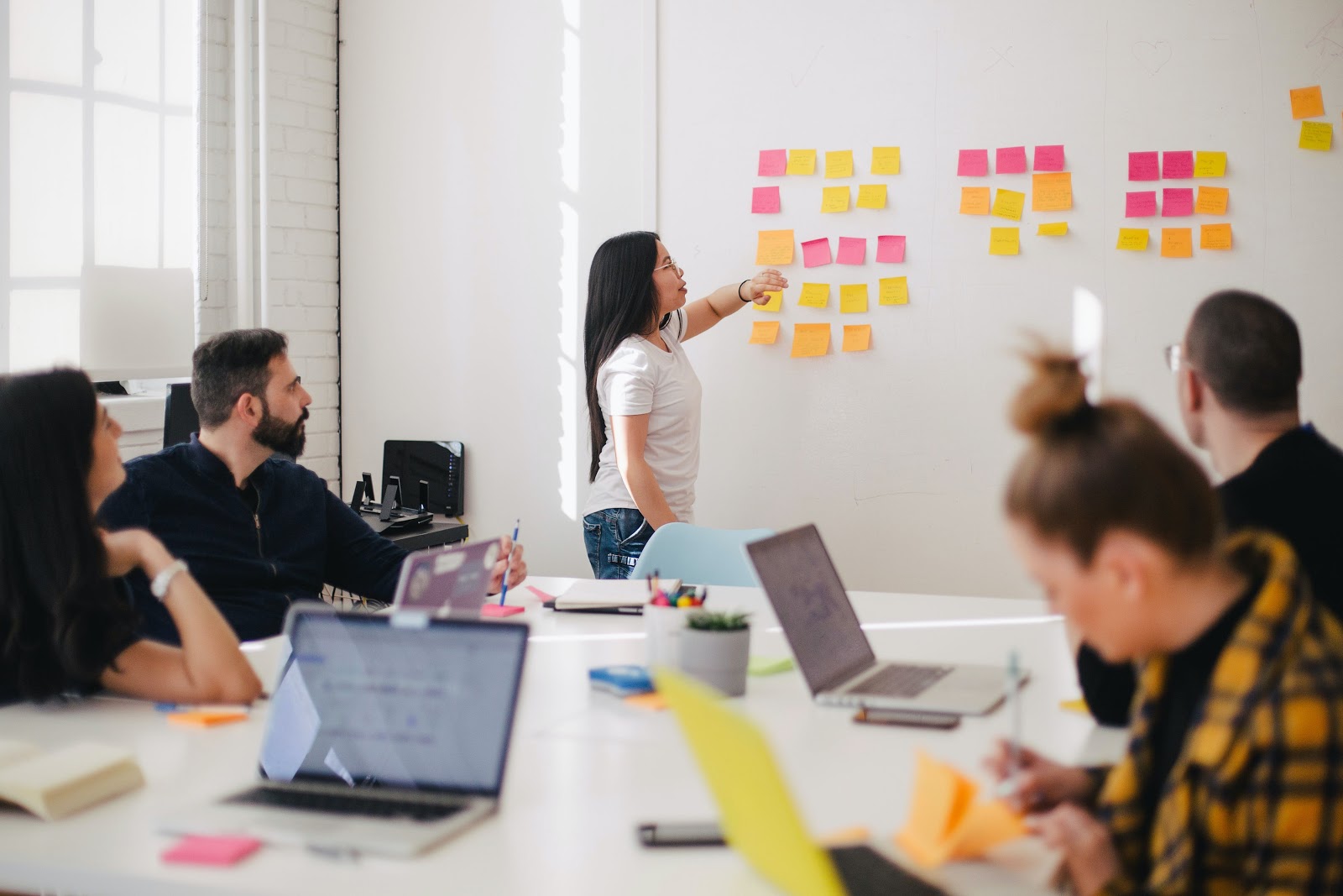 Customer Service Logistics: 6 Tips to Improve Your Strategy