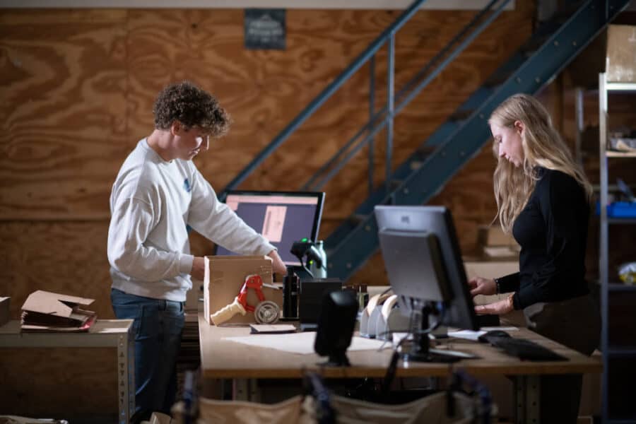 Safeguard shipments: the ultimate guide to shipping insurance